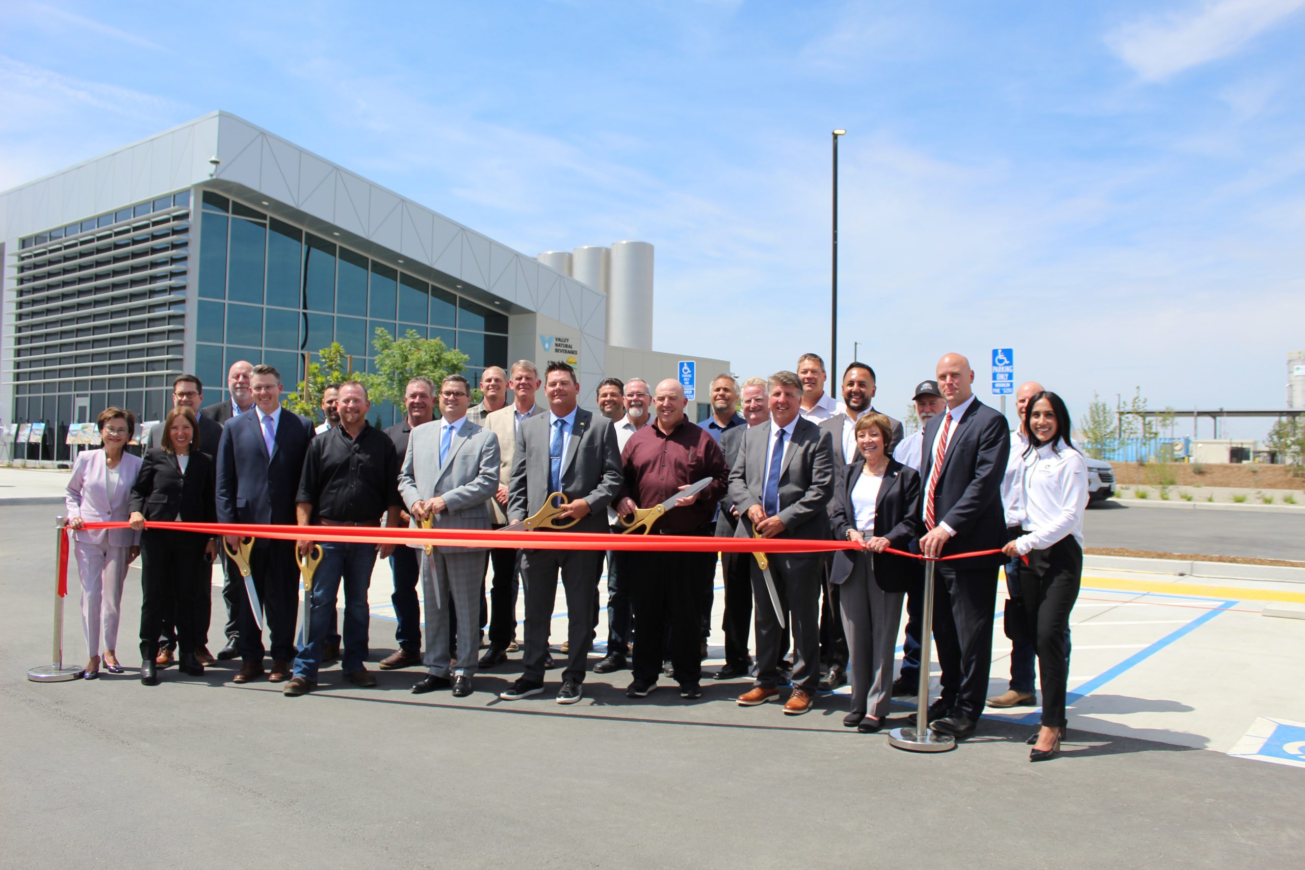 California Dairies Opens First-of-Its-Kind Facility in Bakersfield ...